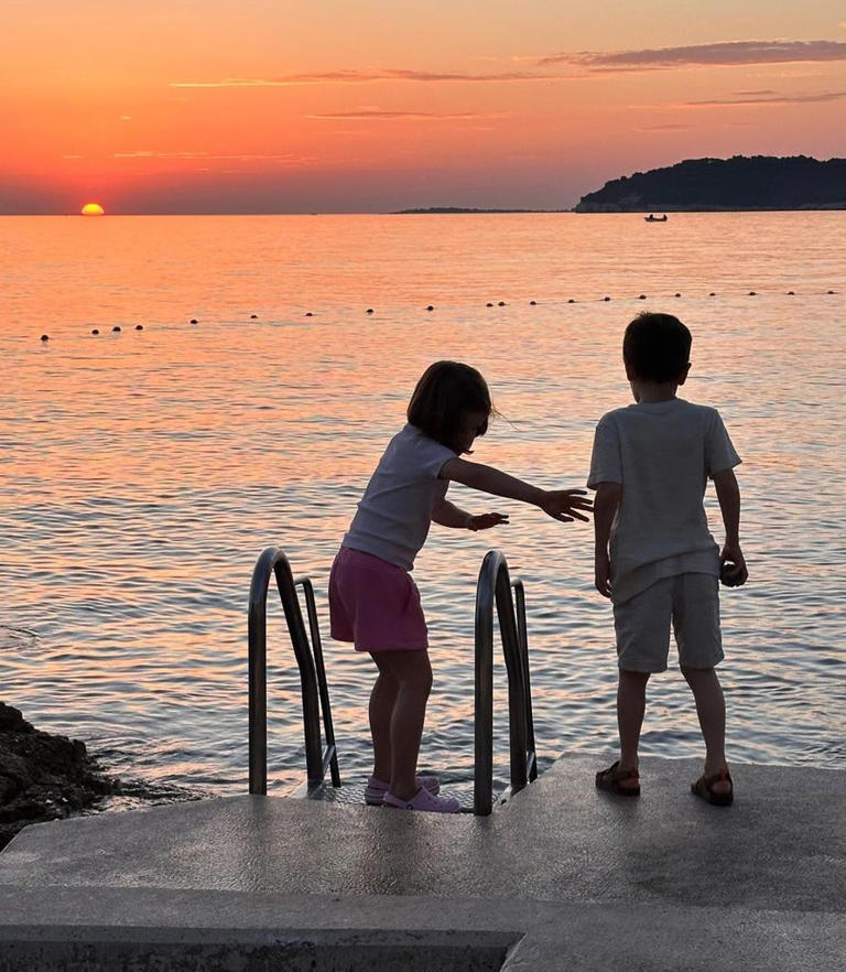Ricky Martin abre el álbum de sus viajes por Croacia y Serbia con sus hijos