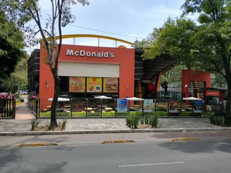 ¿Cuánto gana al mes un gerente de McDonalds y Burger King en 2026?
