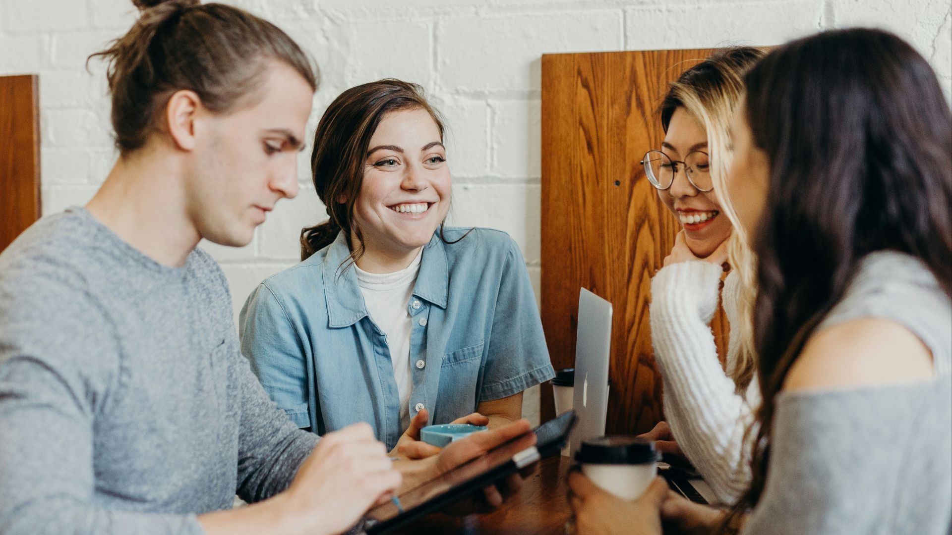 20 tiny behaviors that make you hard to be around