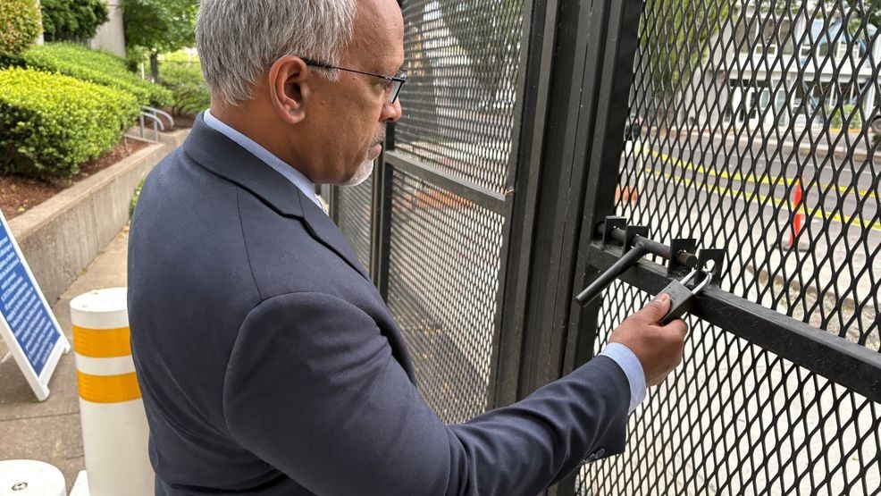 Judge orders Eugene federal building fence down within 48 hours after ...