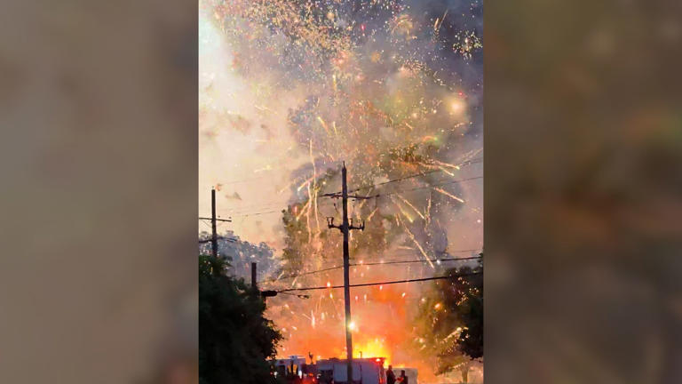 Firework stand erupts into flames in Broken Arrow