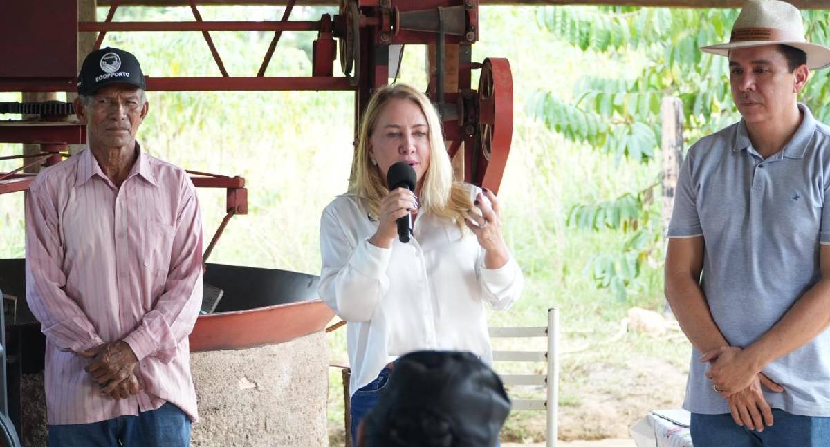 Ieda Chaves entrega implementos e fortalece agricultura familiar