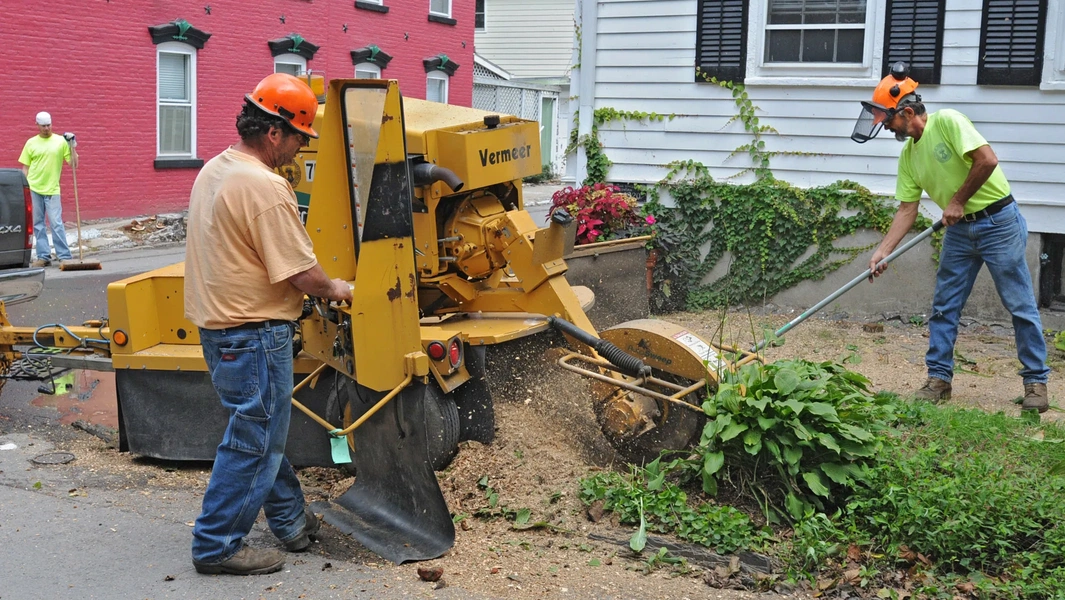Safe and effective stump grinder operation