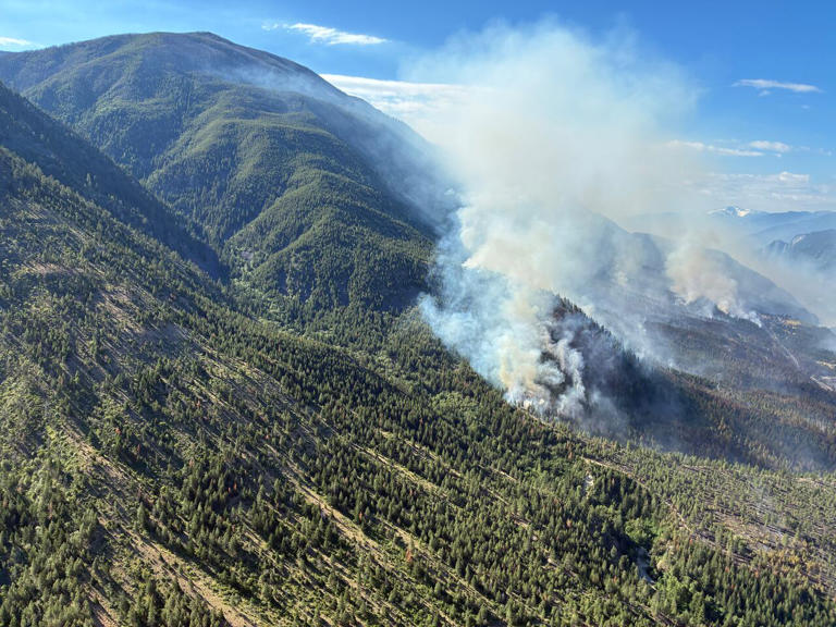 Cooler overnight weather aids Lytton wildfire fight, but hot days ahead ...
