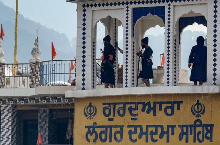 Uttarakhand gurdwara turns into fortress as Nihangs continue to ...