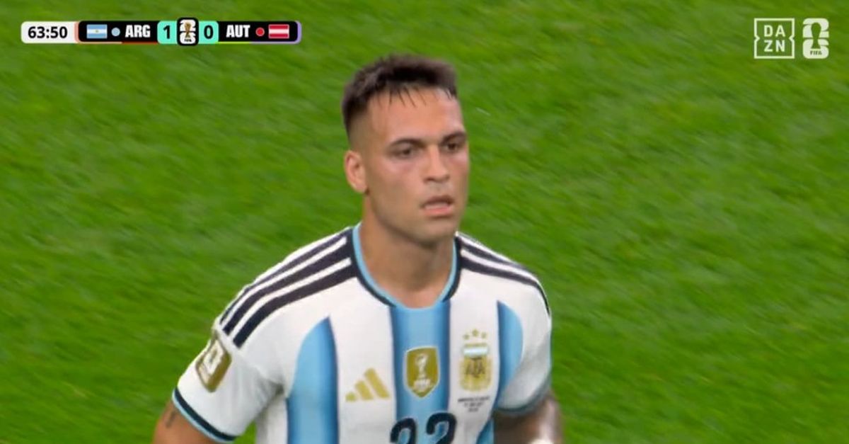 Video / Lautaro, incidente prima di Argentina-Austria: colpito in pieno ...