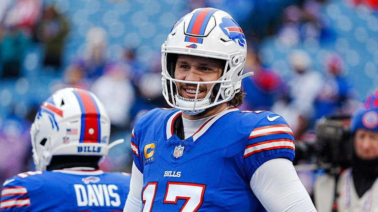 Patriots rival drawing Super Bowl buzz again despite glaring flaws