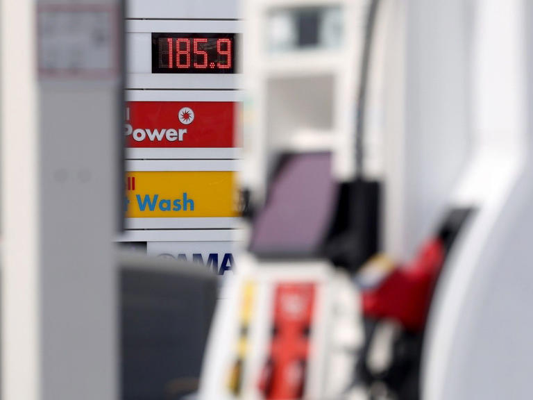 Graphic of the week: How gas prices are affecting Canadian retail spending