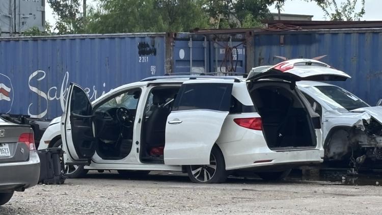 'We smelled something weird' | Auto shop workers make grisly discovery ...