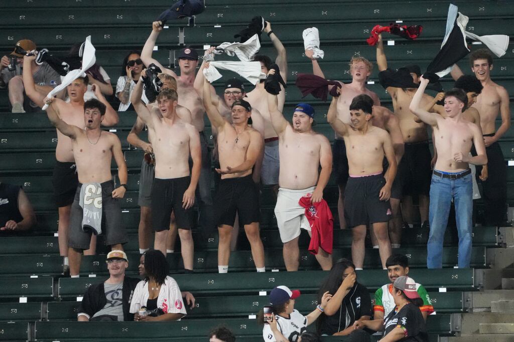 Reds inviting fans to join "Tarps off" Tuesdays