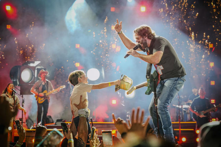 Thomas Rhett opens up ahead of tour about new music and why his kids ...