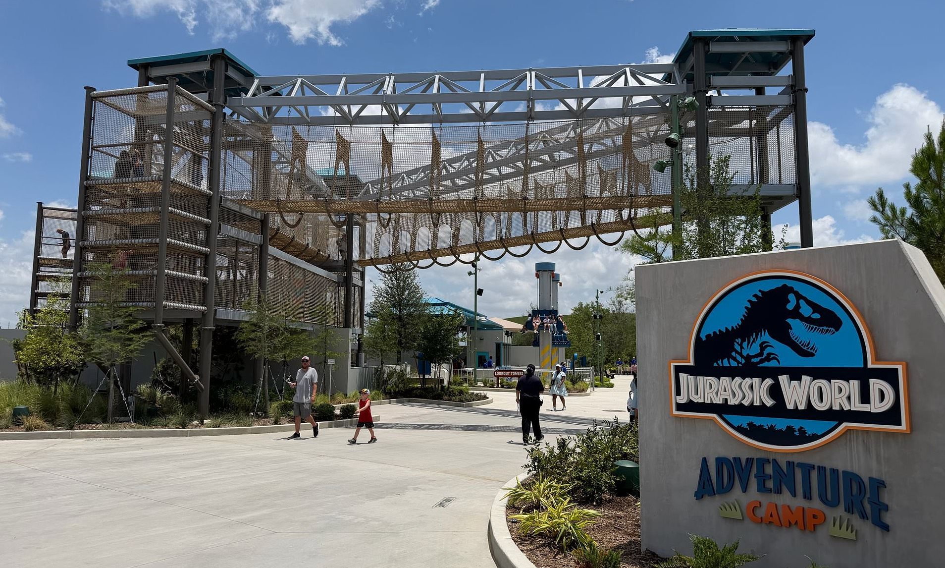 Universal's new $550 million theme park slammed with comparisons to ...