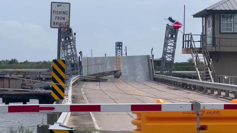Black Bayou Pontoon Bridge closed after being hit by barge
