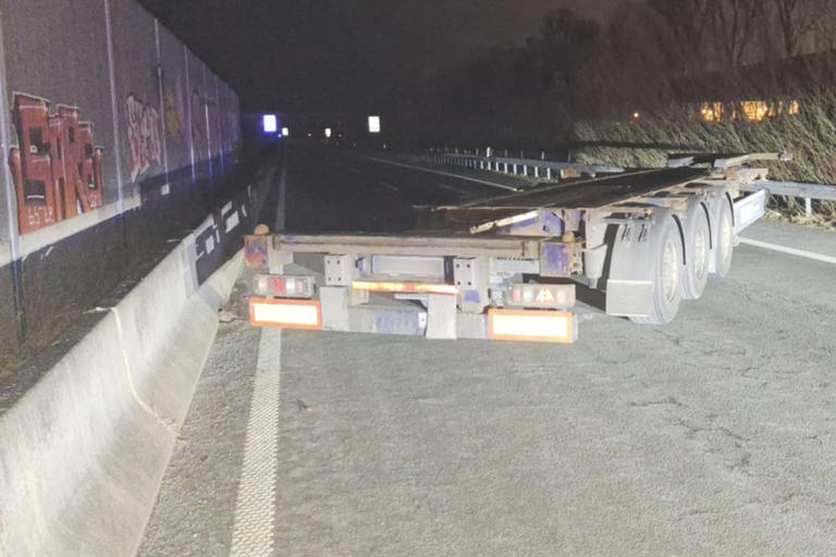 Miese "Todesfalle" auf der Autobahn: Polizei sucht Sattelschlepper