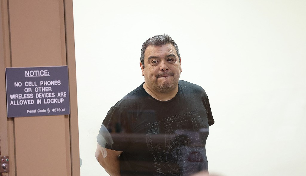 Famed comedian Carlos Mencia whines from behind bars after 'absurd show ...