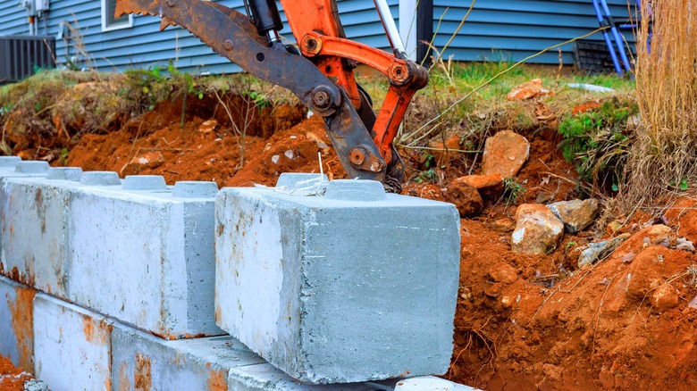 Goodbye concrete blocks: Build your retaining wall quickly with this ...