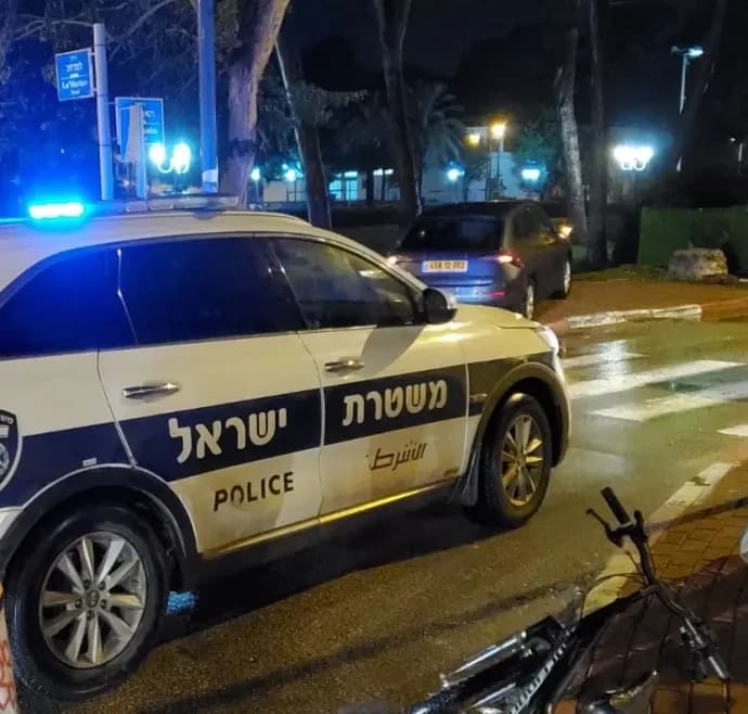 Beit Shemesh protesters block roads, damage property, as police seek to ...