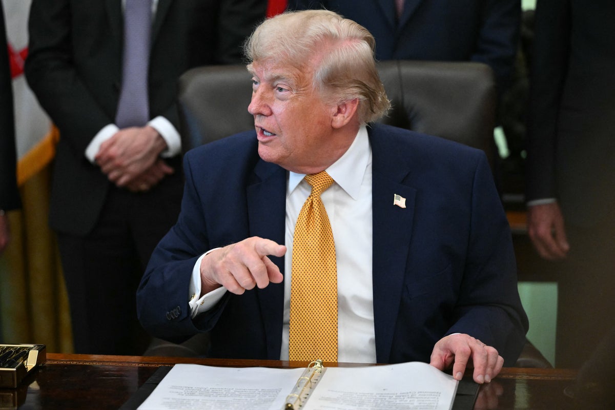 Trump now blames 'box cutter or knife' for Reflecting Pool woes