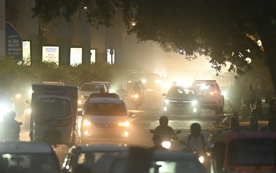 Delhi adds anti-smog systems as AQI turns poor