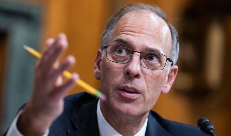 K-shaped economy is still 'firmly intact,' Moody's economist says