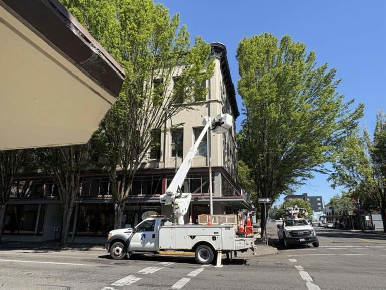 Downtown Olympia intersection closed after collision damaged traffic signal