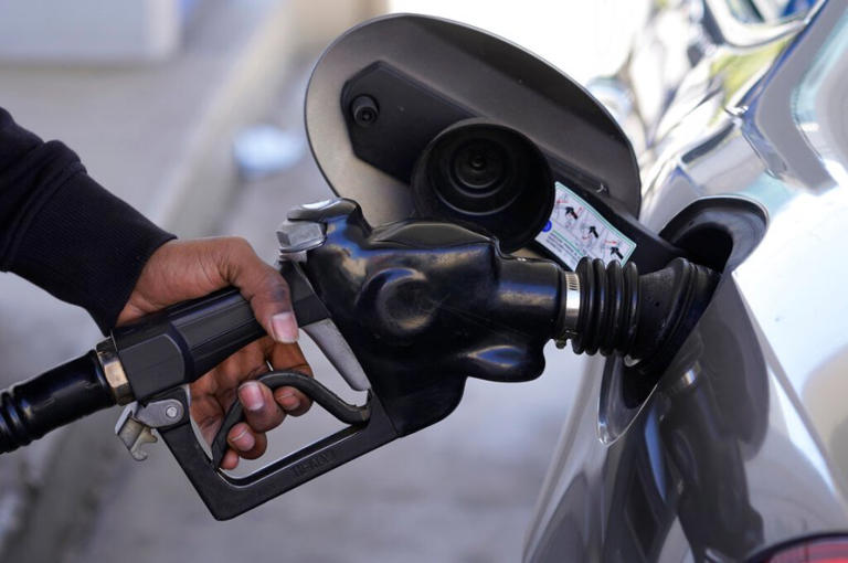 Pittsford man charged with trying to set gas station on fire