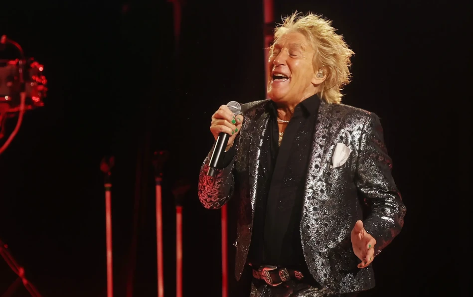 Rod Stewart shares family photo days after onstage health scare