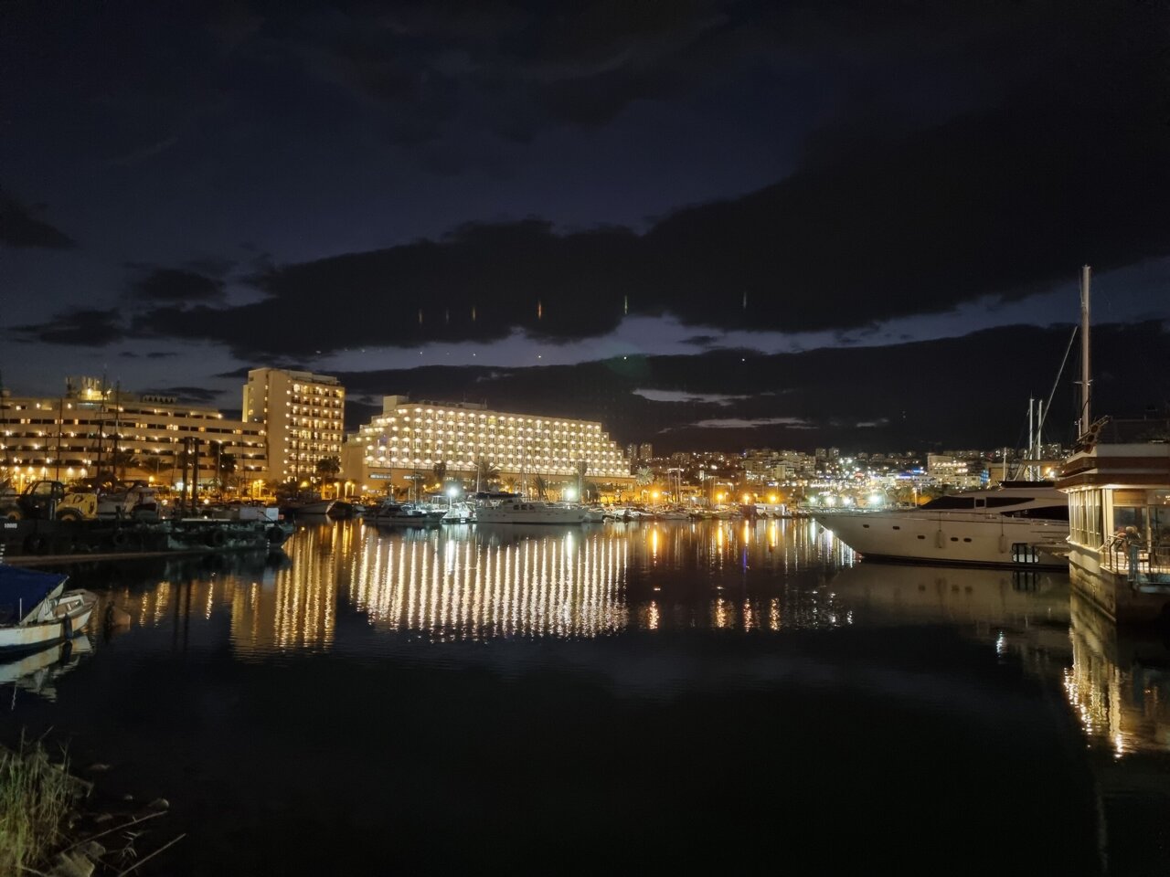 Artificial light is keeping reef fish awake, and the effects may ripple ...