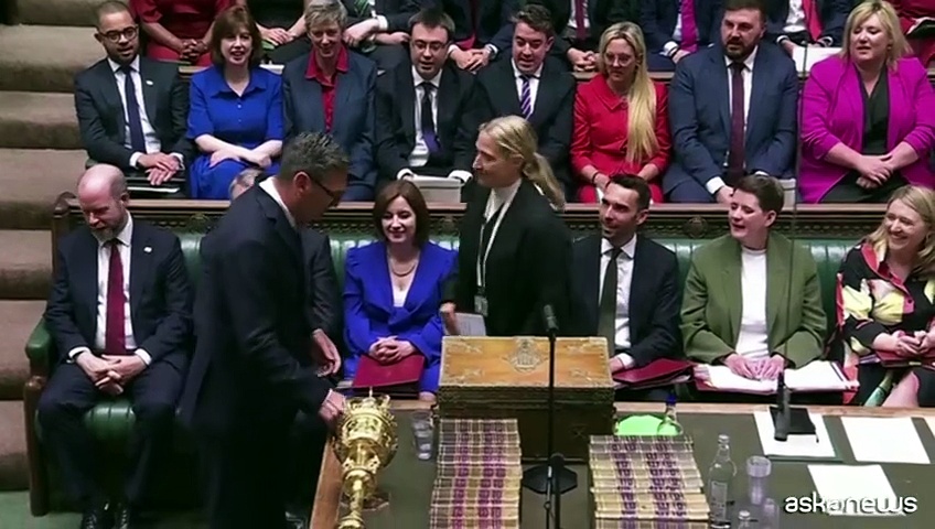 GB, Andy Burnham ha prestato giuramento come deputato per Makerfield