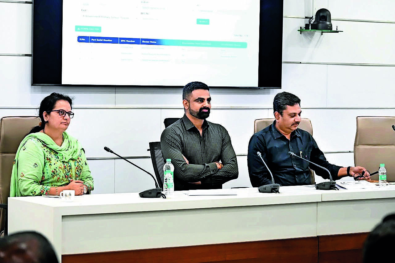 Voters to get 2 forms with QR codes, one to keep & other for BLO