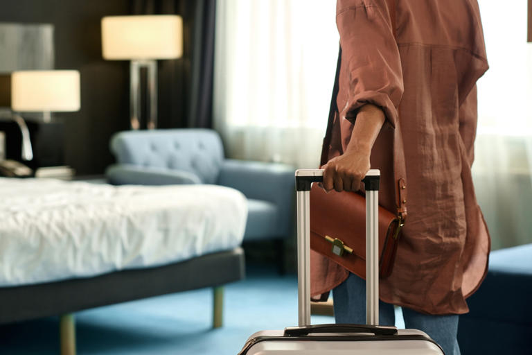 20 things no one should ever do when staying in a hotel room