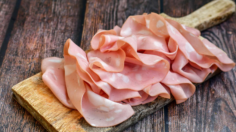 Grass-fed vs regular bologna: How do they compare?