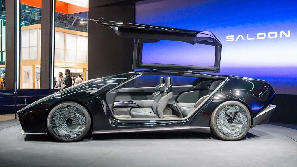 Honda 0 saloon and Ferrari Luce compared