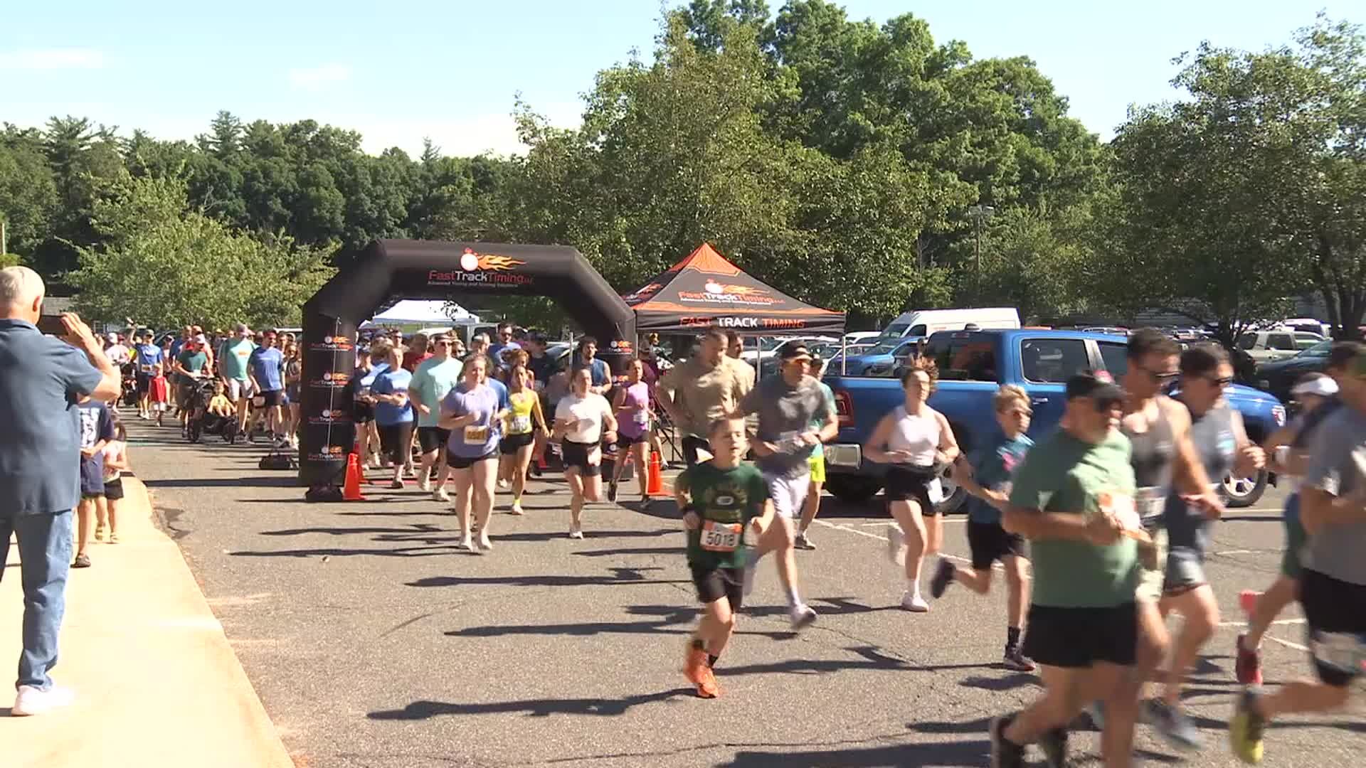 More than 200 runners celebrate Father’s Day at Springfield road race
