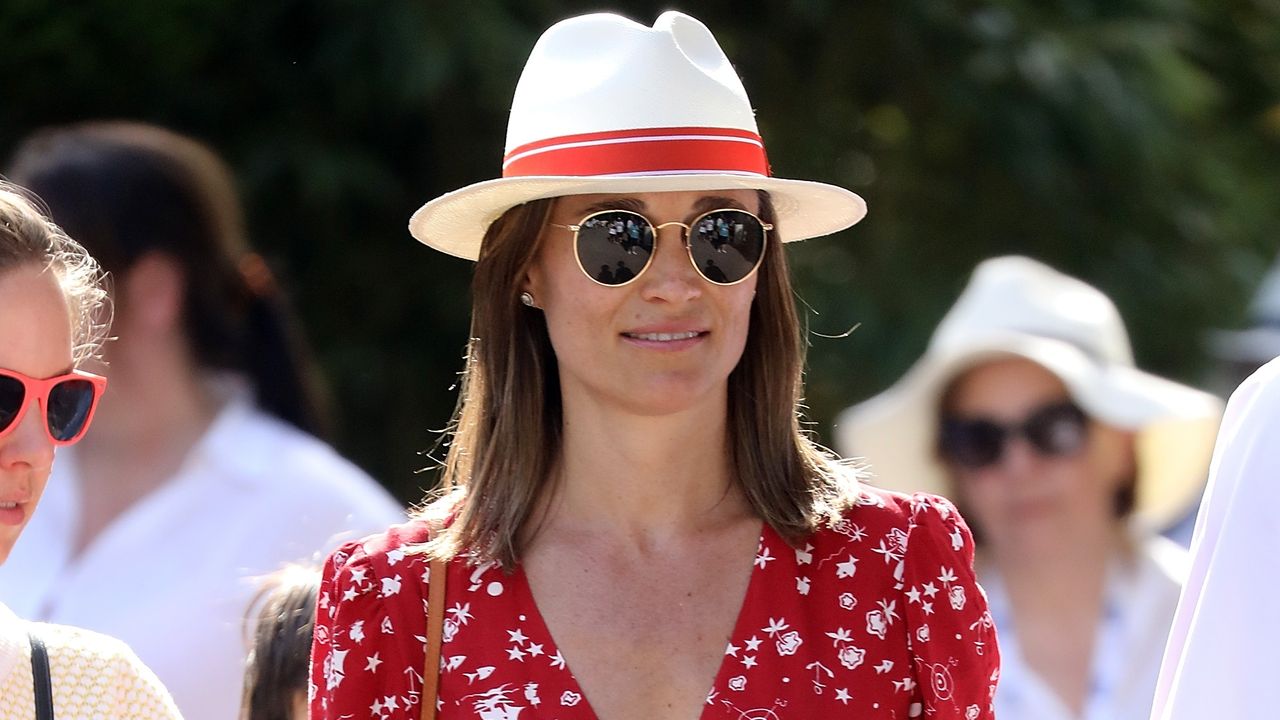 Pippa Middleton proved pomegranate red and comfy wedges are the perfect ...