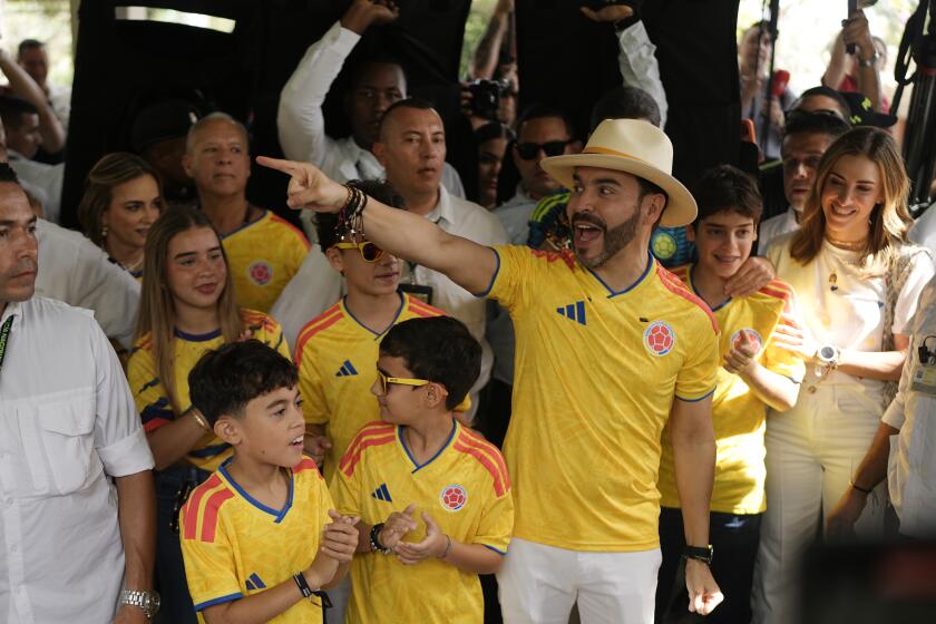 Trump-endorsed De La Espriella holds slim lead in Colombia's election ...