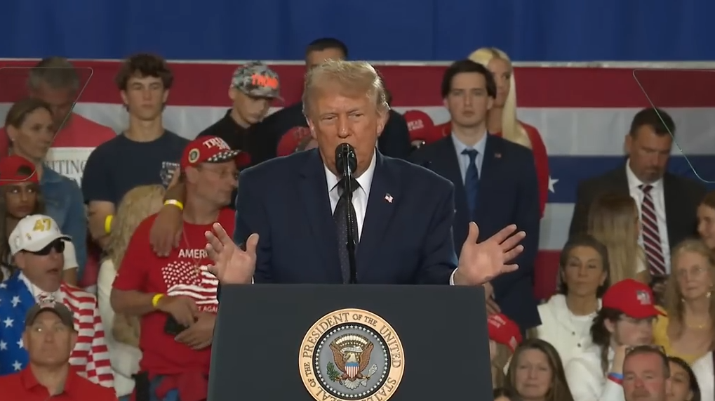 'I can't get the fake news to write about it': Trump throws tantrum ...