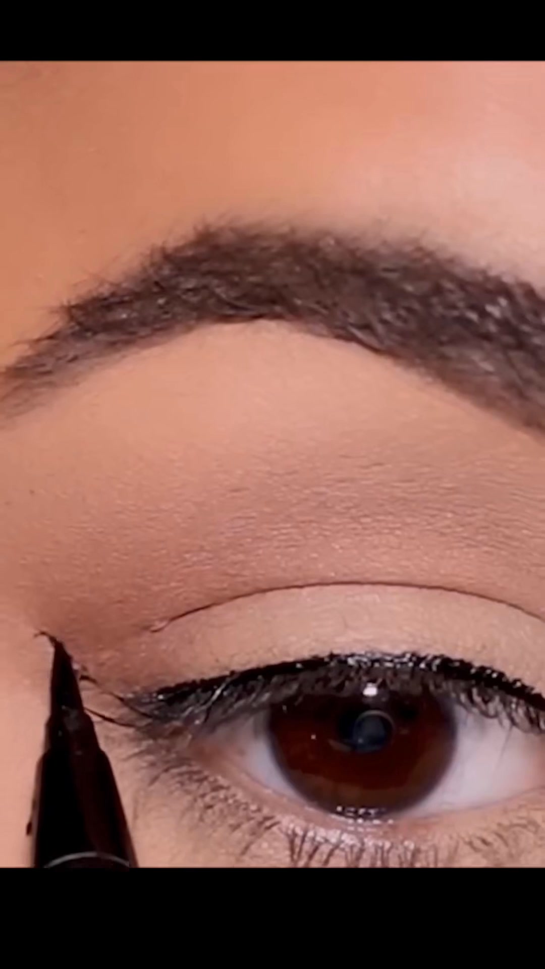 Simple eyeliner technique for beginners
