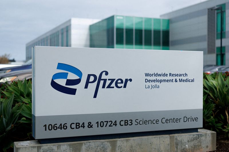 Pfizer's experimental drug misses main goal of lung cancer trial