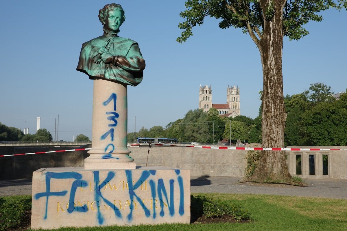 Gerade erst enthüllt! Neues "Märchenkönig"-Denkmal wird zum Fall für ...