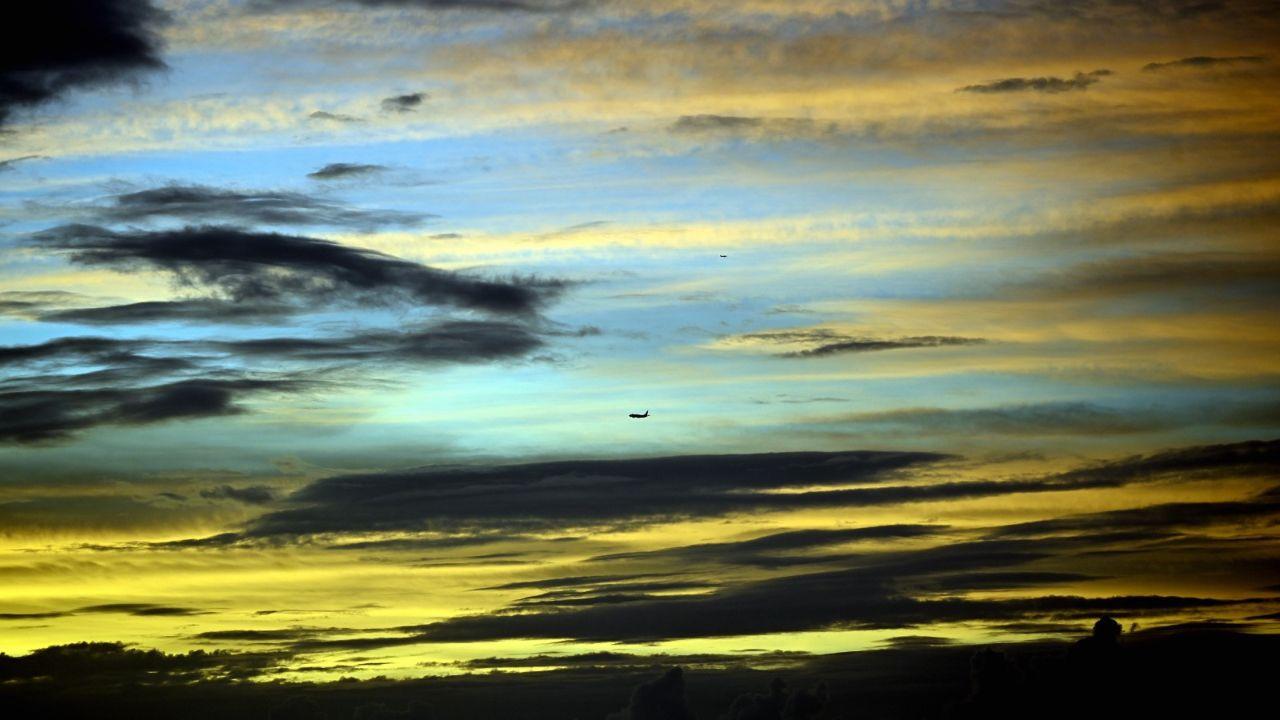 IN PHOTOS golden twilight meets storm clouds in breathtaking Mumbai ...