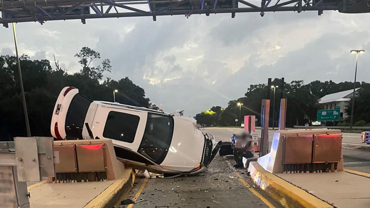 Alleged drunken driver crashes into Causeway toll plaza, flips car