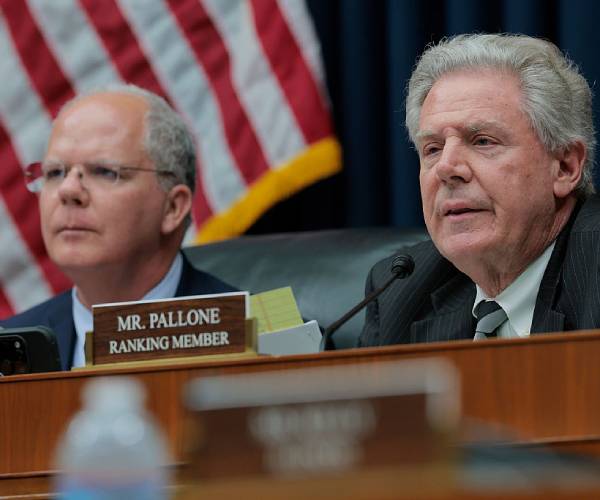 House strikes bipartisan kids online safety deal