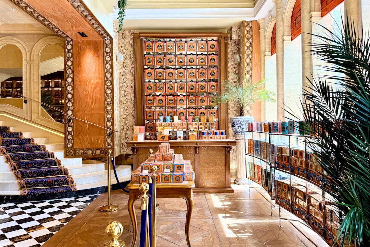 Bacha Coffee : le temple spectaculaire du café sur les Champs-Élysées