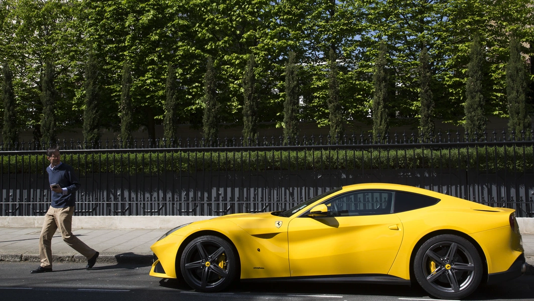 6 Ferrari Luce EV colors and customization options