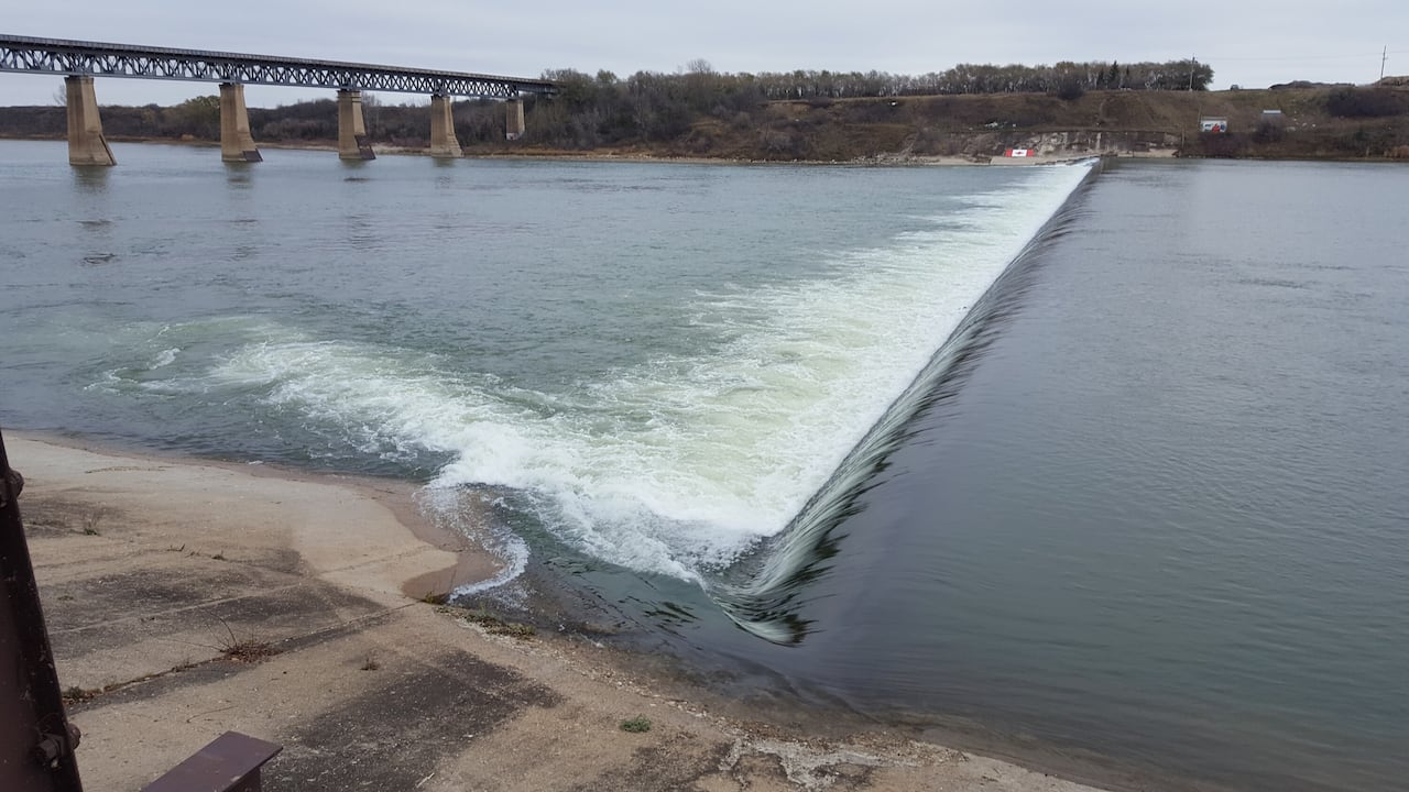 Expert warns about river conditions after watercraft goes over the weir ...