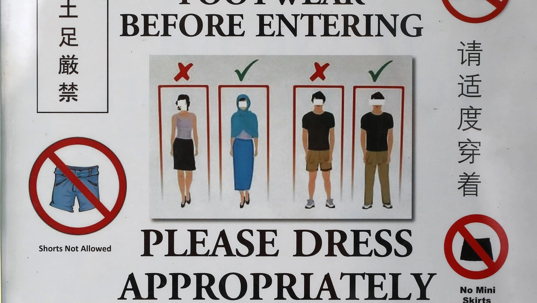 14 clothing choices to avoid while traveling abroad