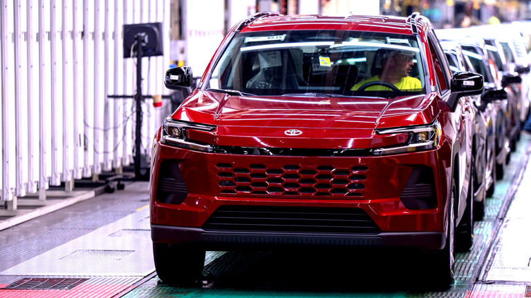 Toyota’s RAV4 is selling so fast dealers are counting stock in hours ...