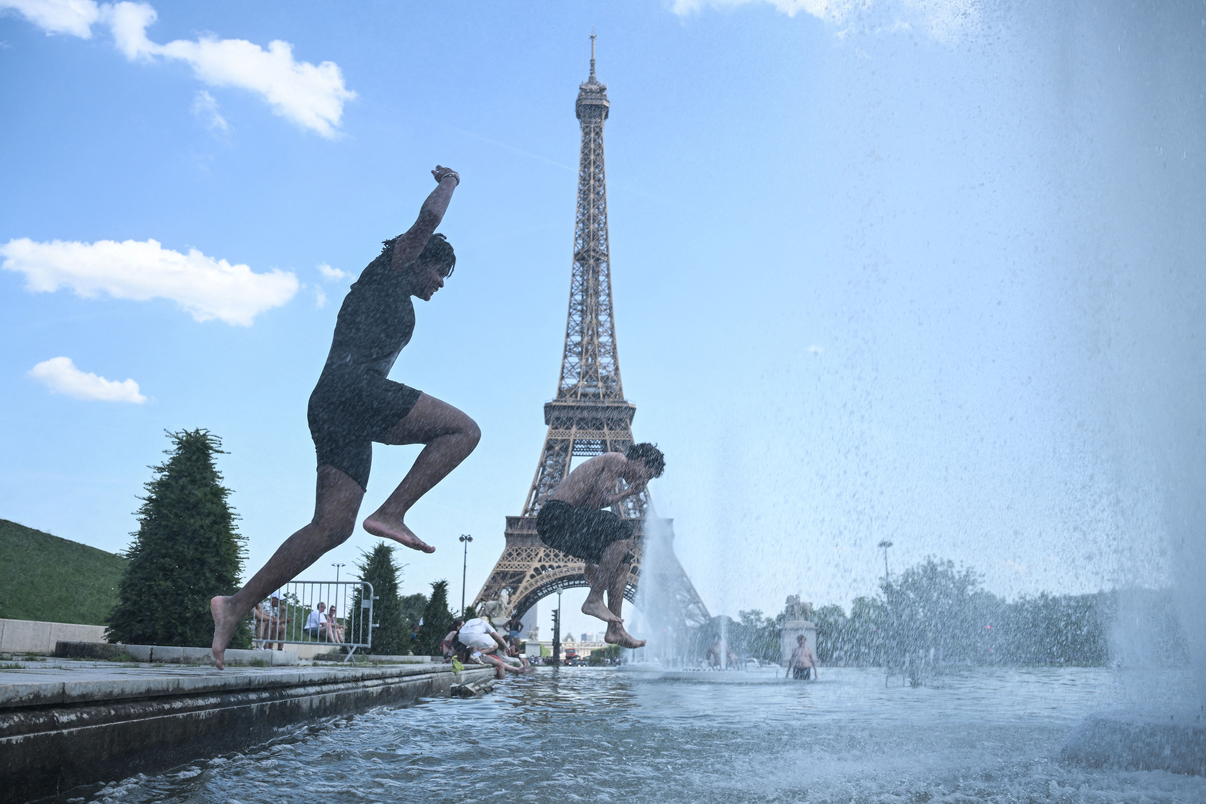 France bans drinking alcohol in public to counter brutal heat wave