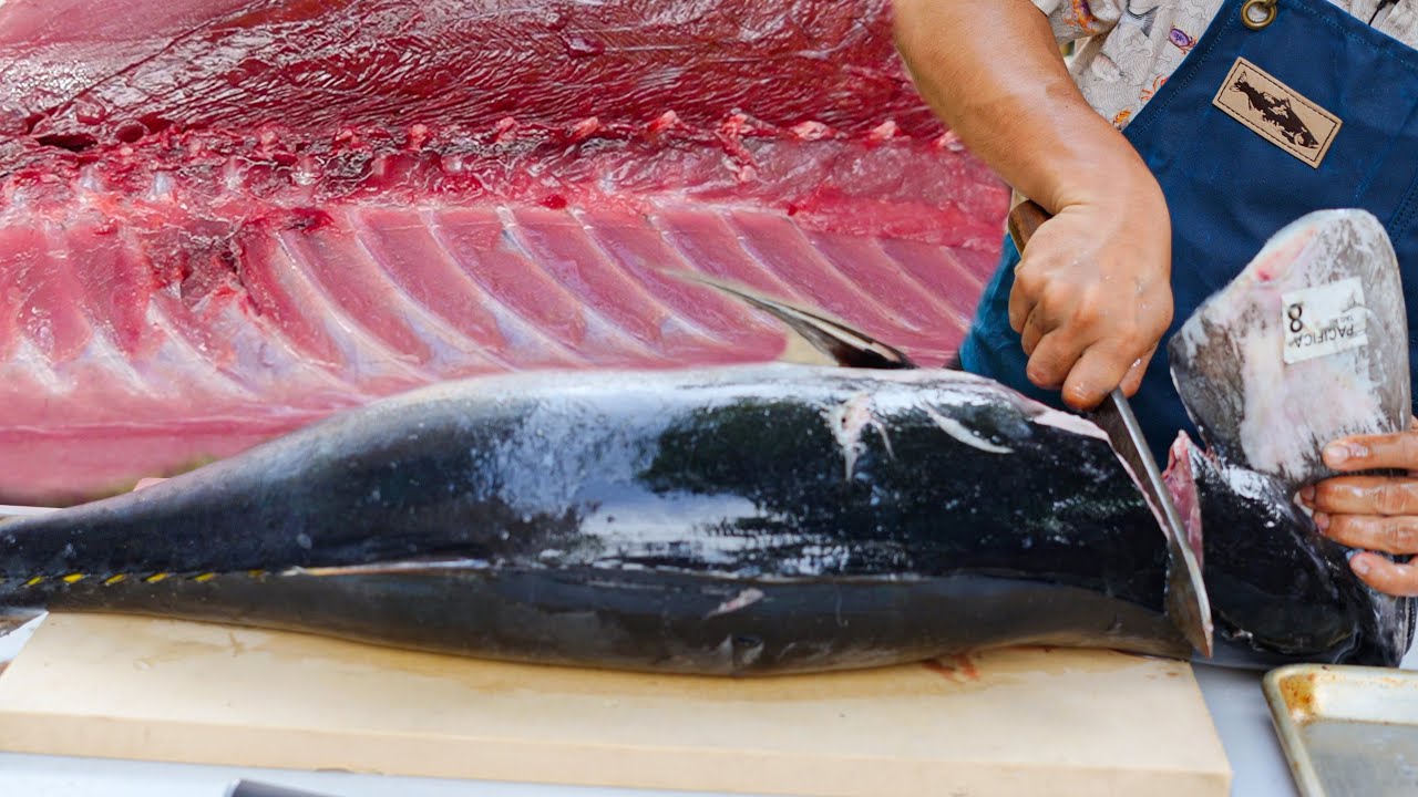 Sushi chef shows how to fillet tuna and eat it